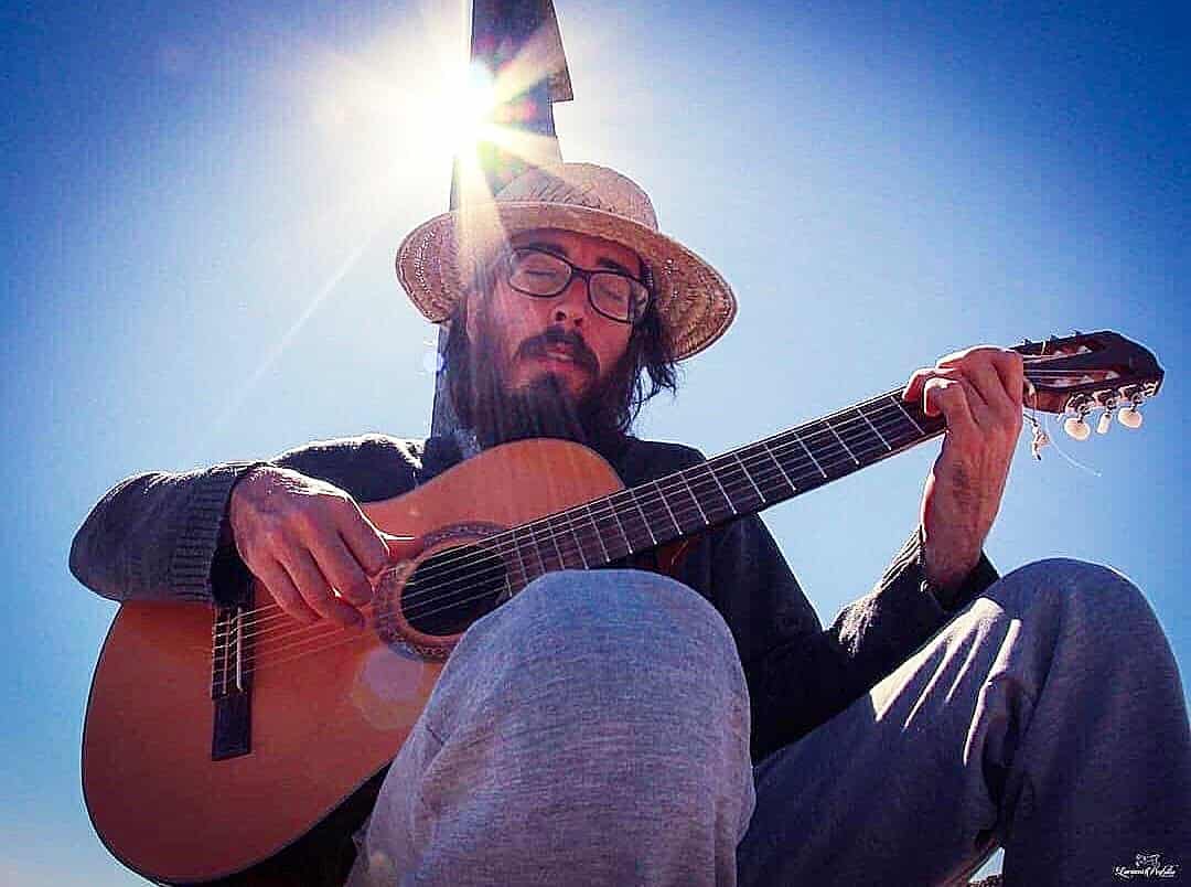 Conheça a trajetória do músico André Ferraz - Filósofo da Terra - Café ...