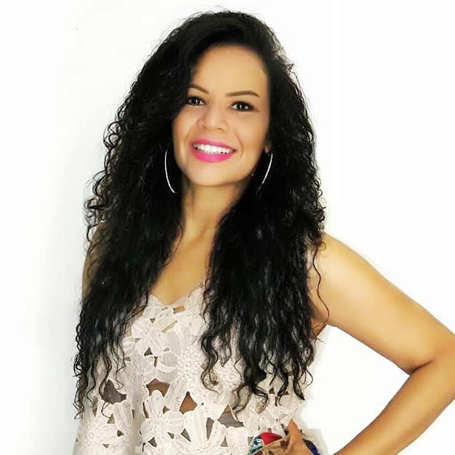 "Musa do Nordeste" - Conheça a cantora Sarah Brasil - Café com Shah