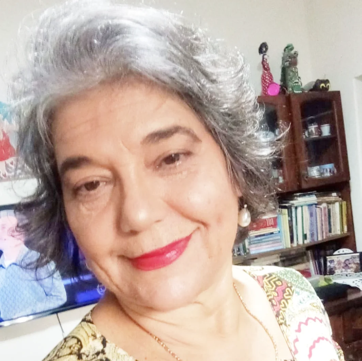 Conheça a trajetória de sucesso da escritora Ana Maria Coutinho Costa ...